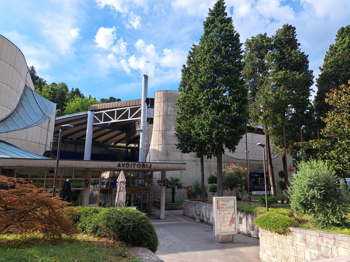 JAVNI RAZPIS za zasedbo prostega delovnega mesta direktorja Avditorija ...